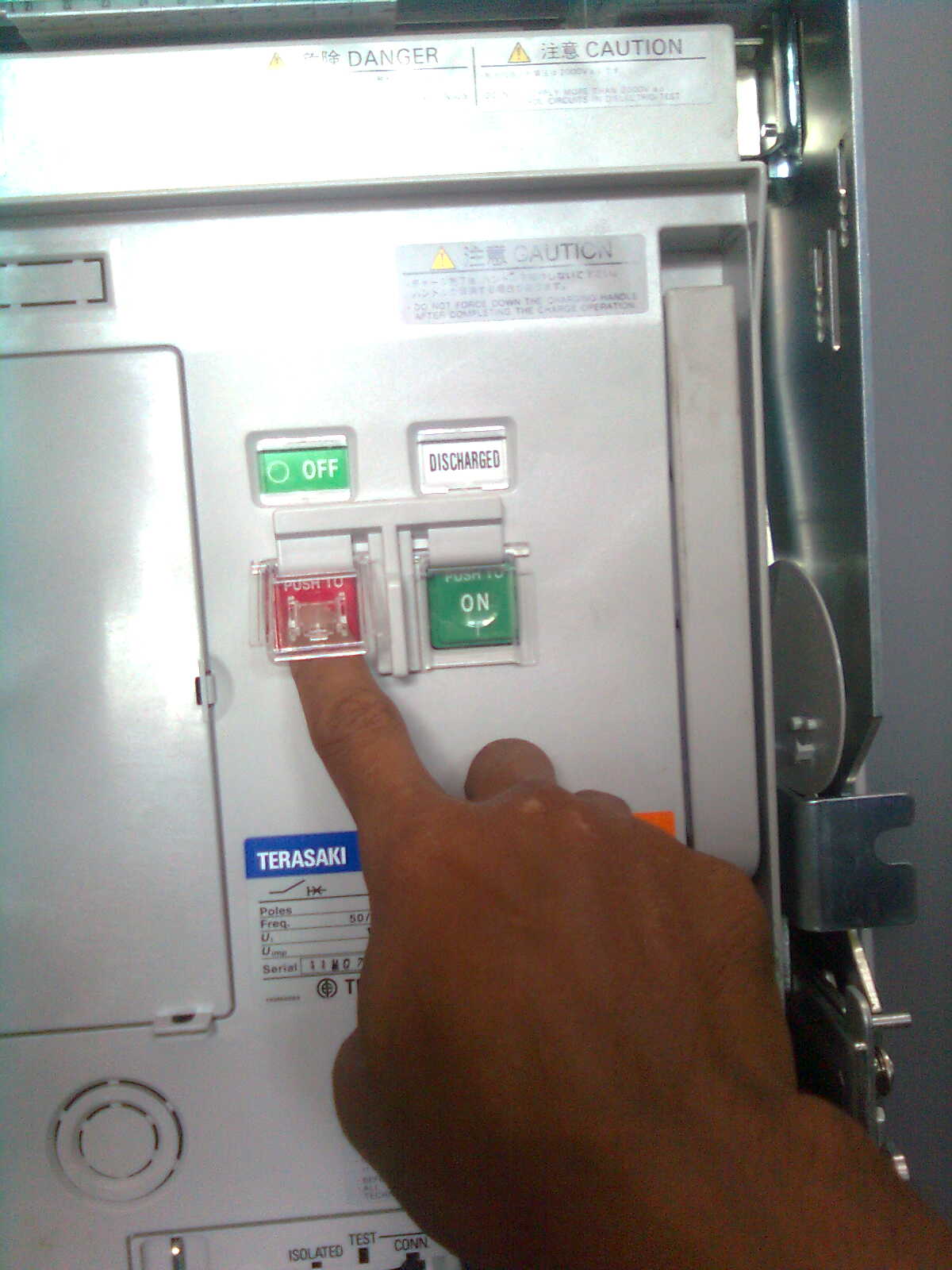 Elektrik: Mengendalikan ACB