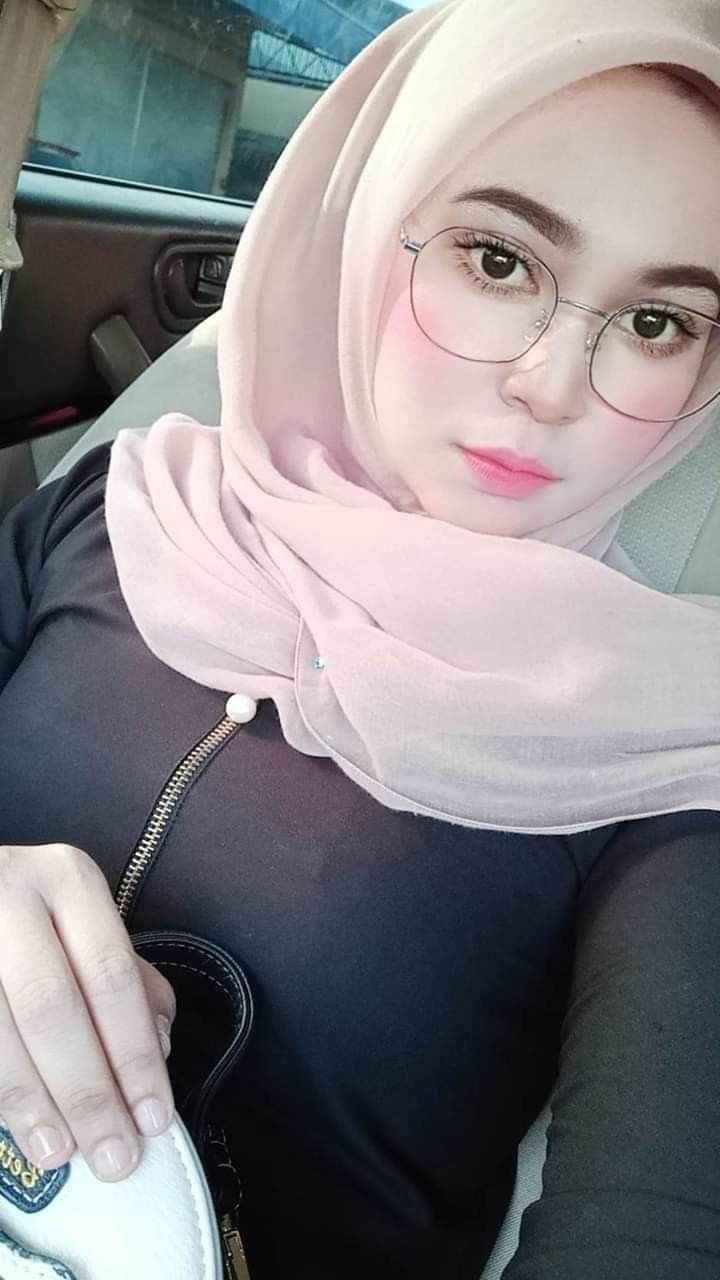 Kumpulan Update Foto + Video Ukhti Susu Besar Siap Remas dan Perah