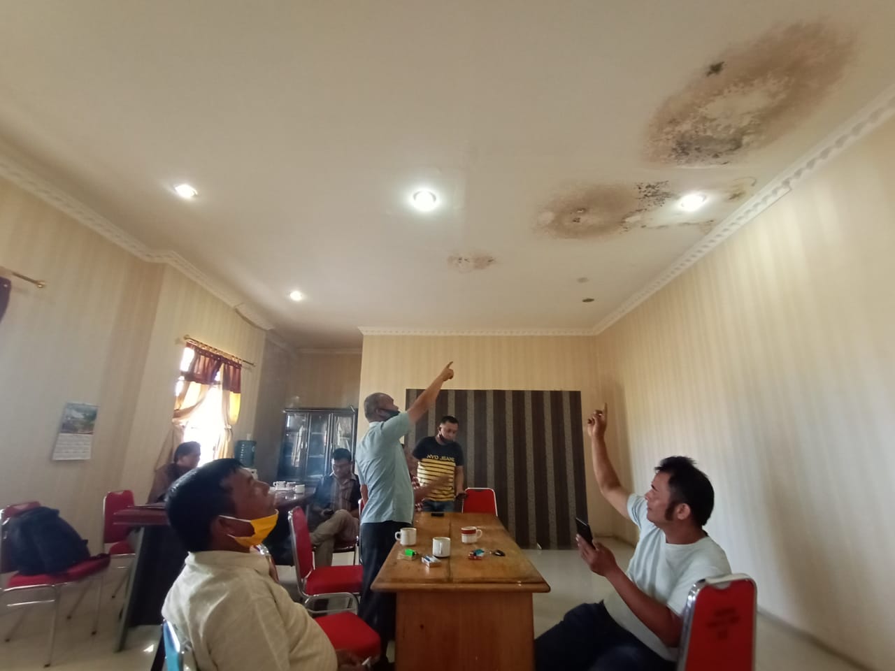 Ruang Humas DPRD Samosir Bocor, Butuh Perbaikan
