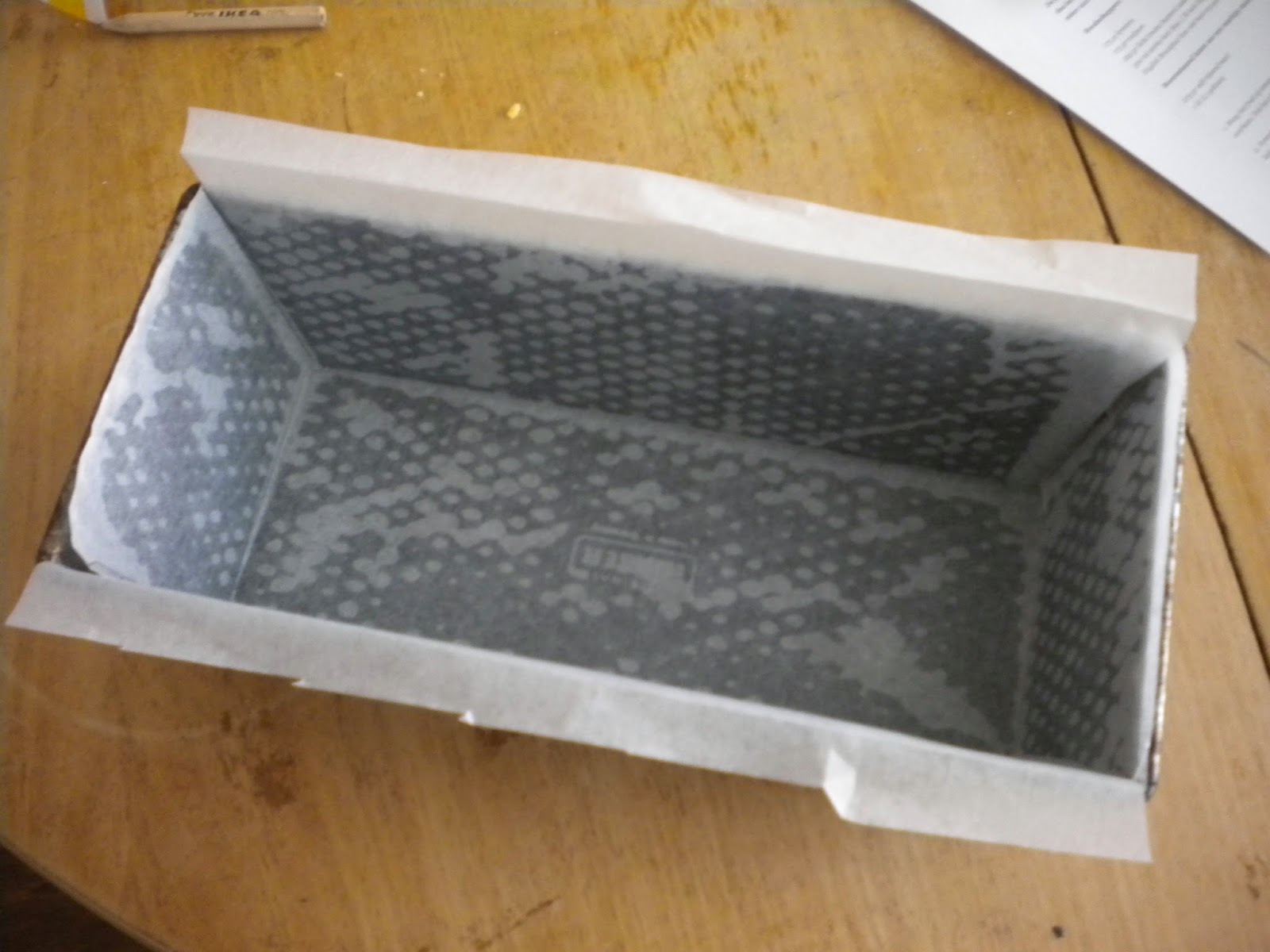 Conny Bakes: Tutorial Cake vorm-bakblik beleggen met bakpapier/ How to ...