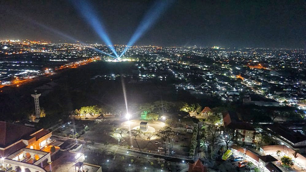 Suasana Malam Di Menara Masjid Agung Jawa Tengah (MAJT) - Ella Fitria