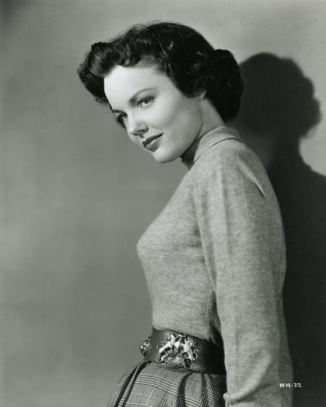 Gorgeous Photos of Wanda Hendrix in the 1940s and ’50s ~ Vintage Everyday