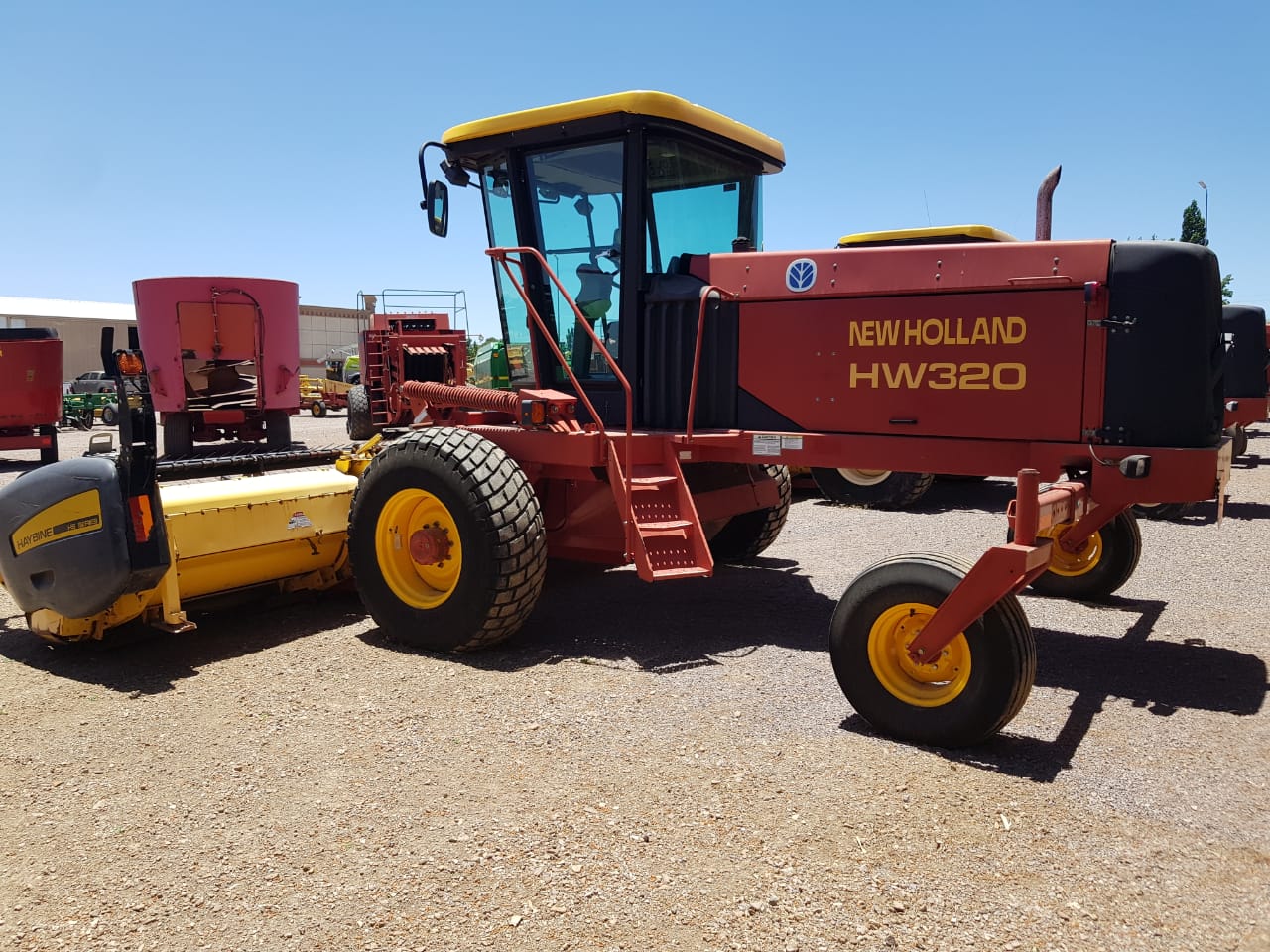 MAQUINARIA AGRICOLA INDUSTRIAL: Cortadora New Holland HW320 a Diesel ...