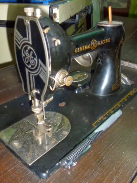 Budy Antiques Gallery : Vintage General Electric Sewing Machine Made In ...
