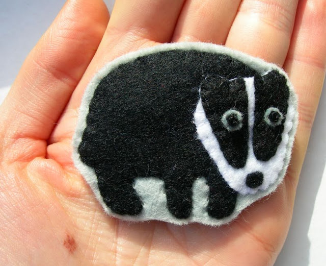 Bugs and Fishes by Lupin: Felt Badger Brooch Tutorial
