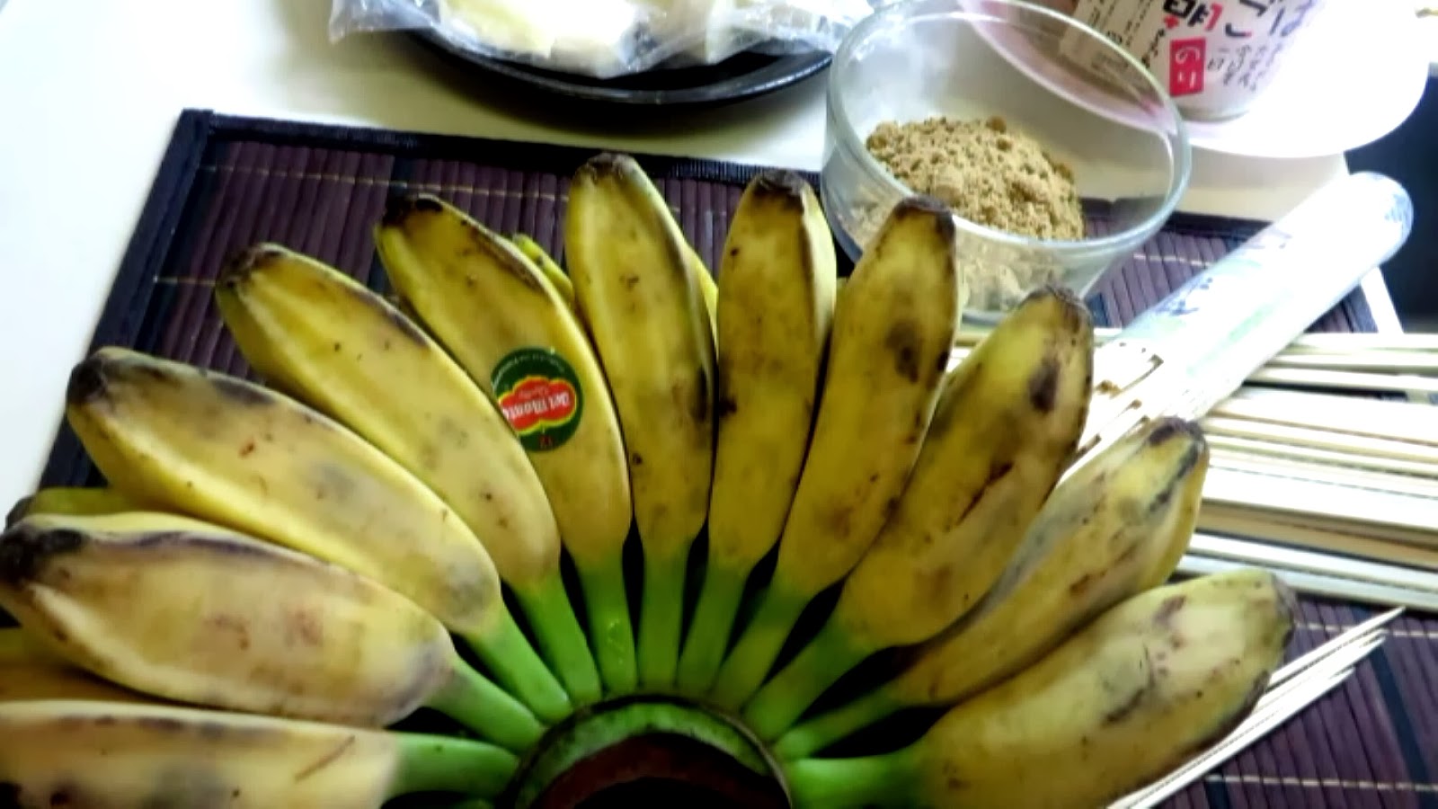 LUWEEH KITCHEN : One Bite Pritong Saging ( Bananacue)