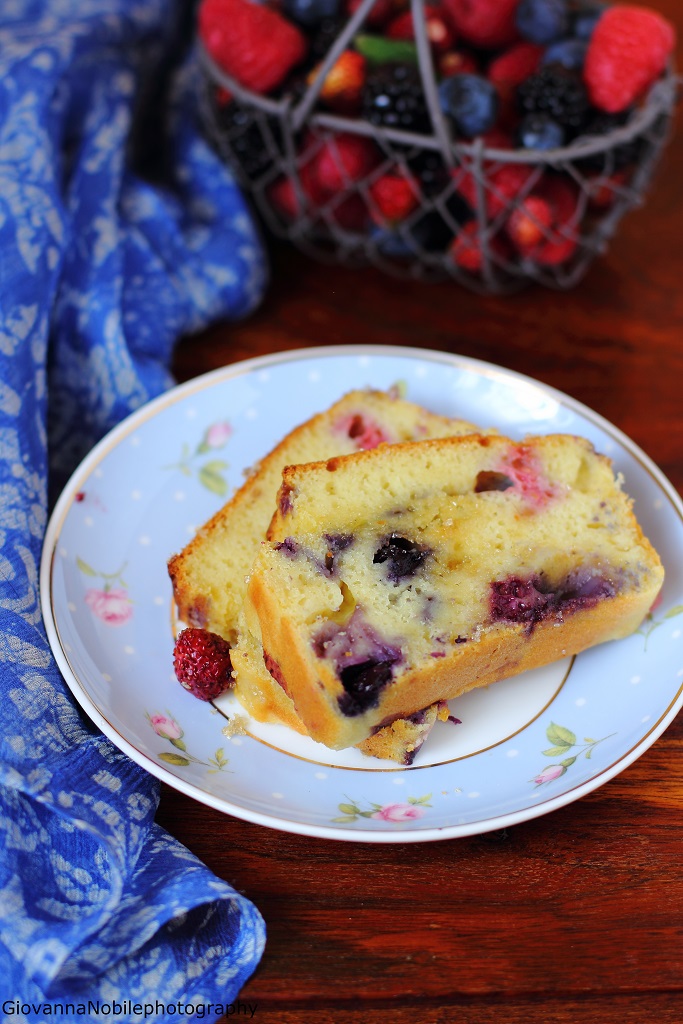 Cake ai frutti di bosco con crema allo yogurt, frutti di bosco ...