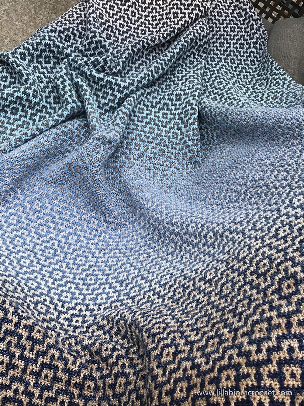 Nya Mosaic Blanket - Infinity version (FREE crochet pattern ...