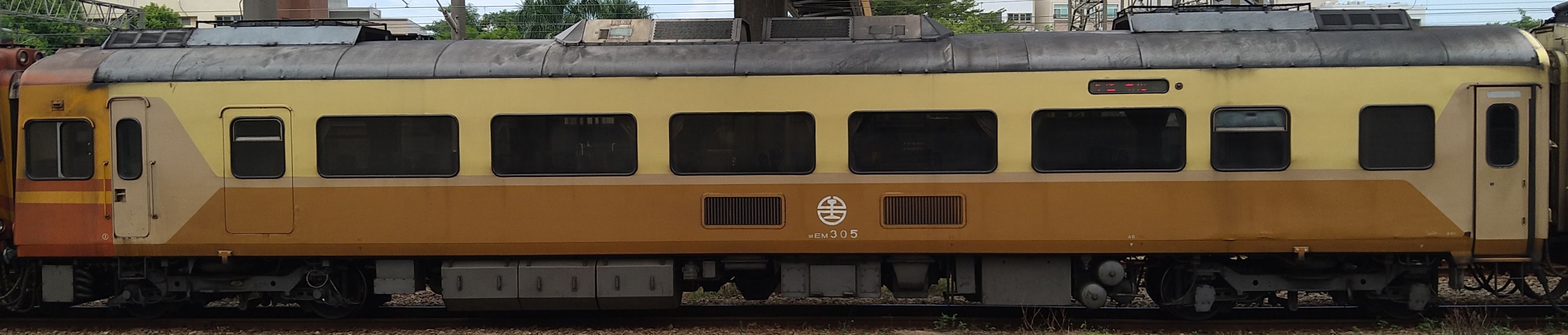 Blair's 鐵道攝影: EMU300自強號電聯車 EMU301/EMU305/EMU308九輛編組 / TRA EMU301/EMU305 ...