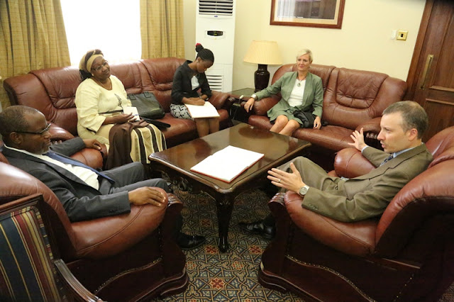 entertainment world: VIJIMAMBO: KATIBU MKUU KIONGOZI BALOZI OMBENI ...