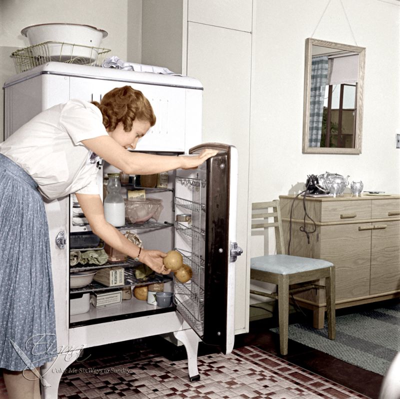Amazing Colorized Photos Show What Kitchens Looked Like in the First ...