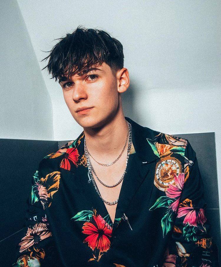 Lovely Boys: Max Mills