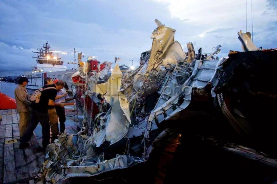 FOTO & GAMBAR PUING PUING PESAWAT AIRASIA QZ8501 - reudoc.com