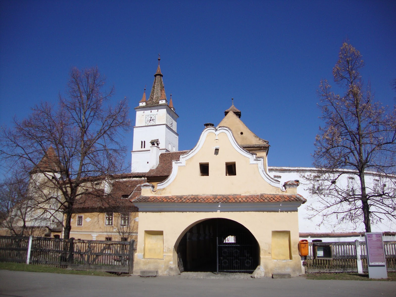 TUDOR PHOTO BLOG: Harman - Biserica Fortificata,judetul Brasov ...