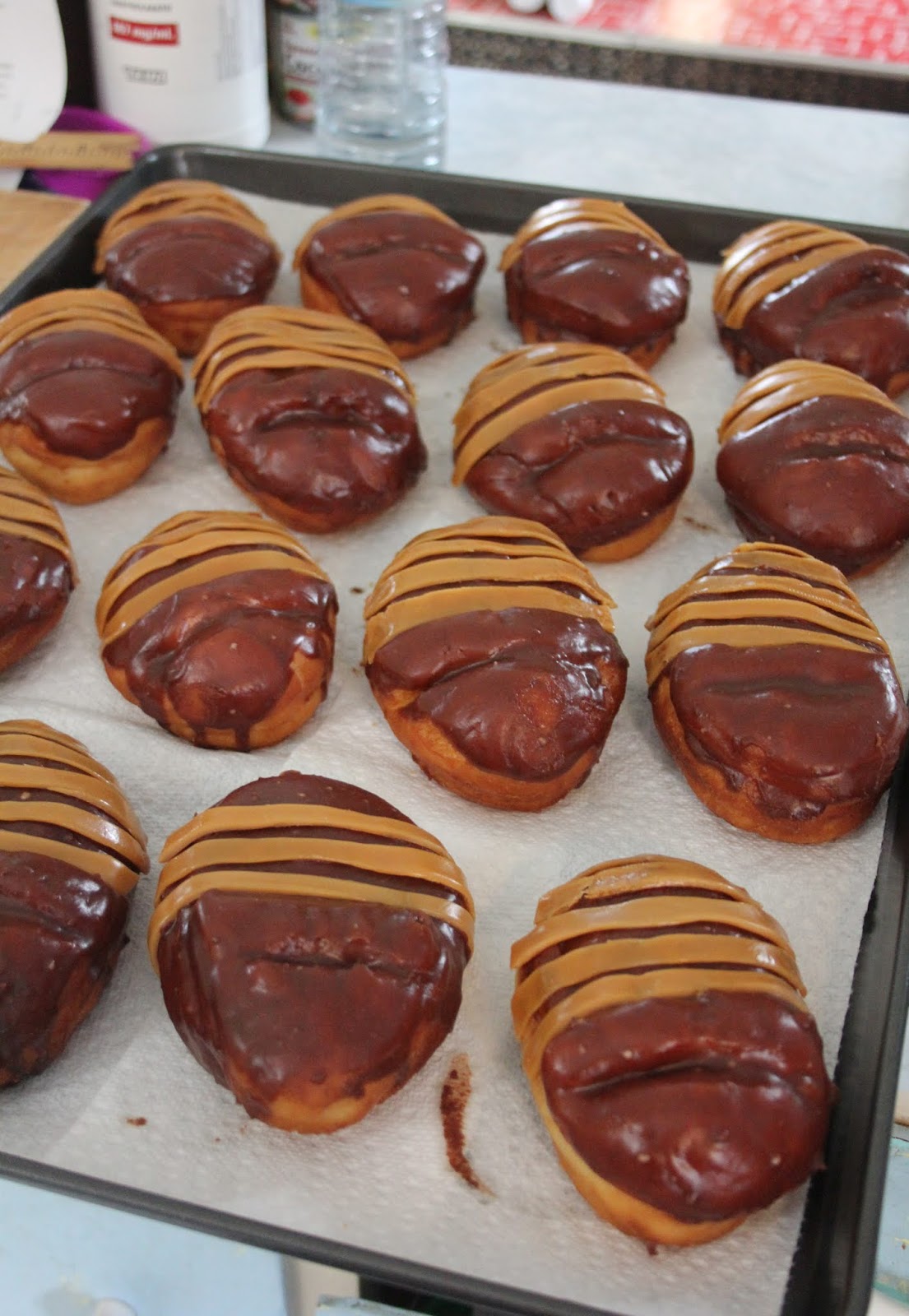 Jo and Sue: Cockroach Donuts