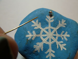 Make it easy crafts: How to paint a snowflake rock for the holidays