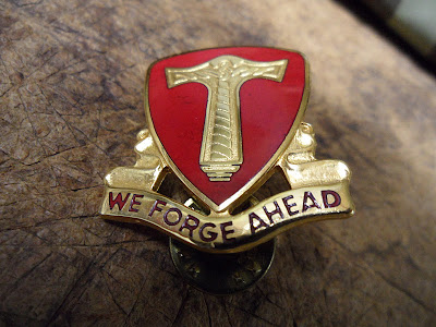 Four Bees: 18th Combat Sustainment Support Battalion Pin, "We Forege Ahead"