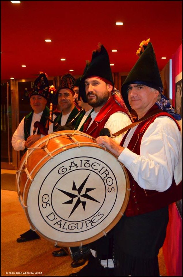 XOAN ARCO DA VELLA: ENCAIXES E BORDADOS NO "CAMIÑO"