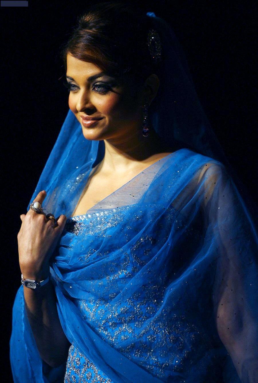 Aishwarya Rai Photos: Bollywood Actress Aishwarya rai on Ramp in blue dress