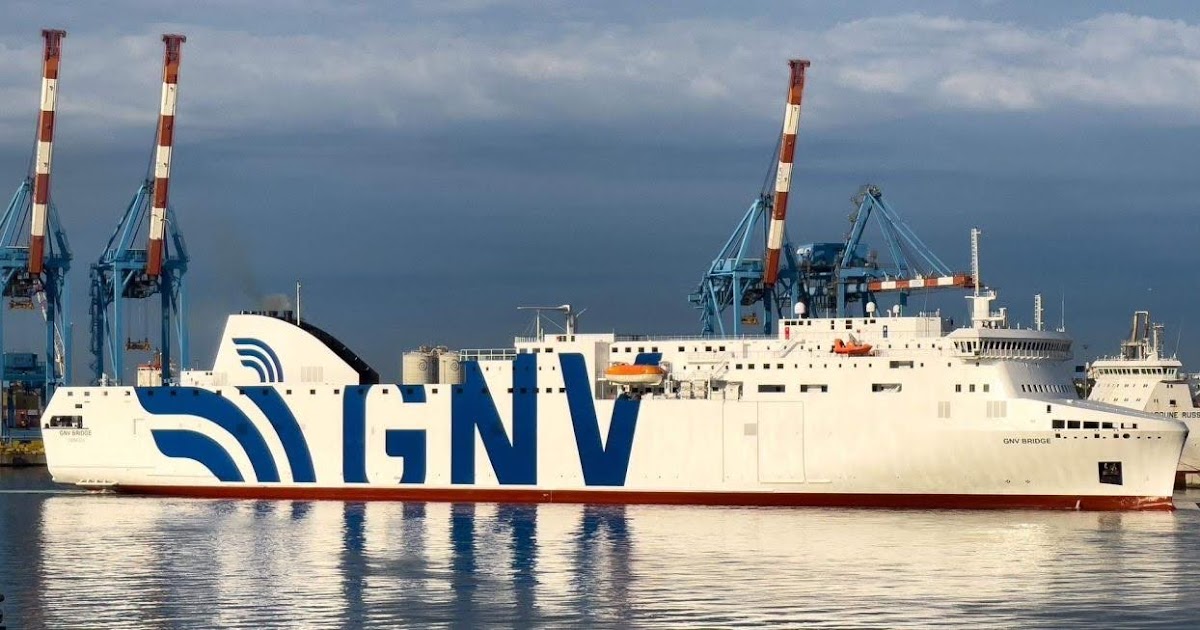 FERRYBALEAR: El "GNV Bridge" en Génova y pendiente del desembarco Balear