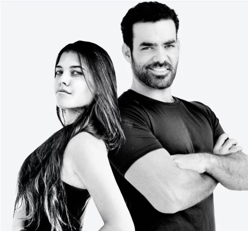 atheofobos2: ΕΝΑ ΖΕΥΓΑΡΙ ΠΟΥ ΣΚΙΤΣΑΡΕΙ ΜΕ ΧΙΟΥΜΟΡ ΤΗΝ ΚΑΘΗΜΕΡΙΝΗ ΤΟΥΣ ΖΩΗ