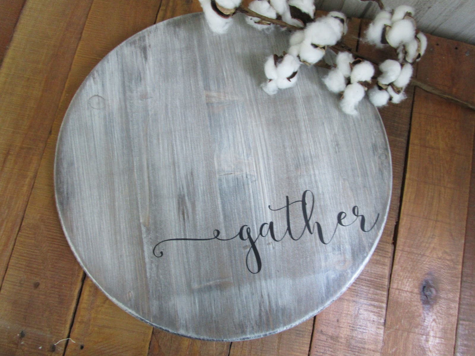 Northwoods Attic: Round Distressed Farmhouse Style Wood Signs