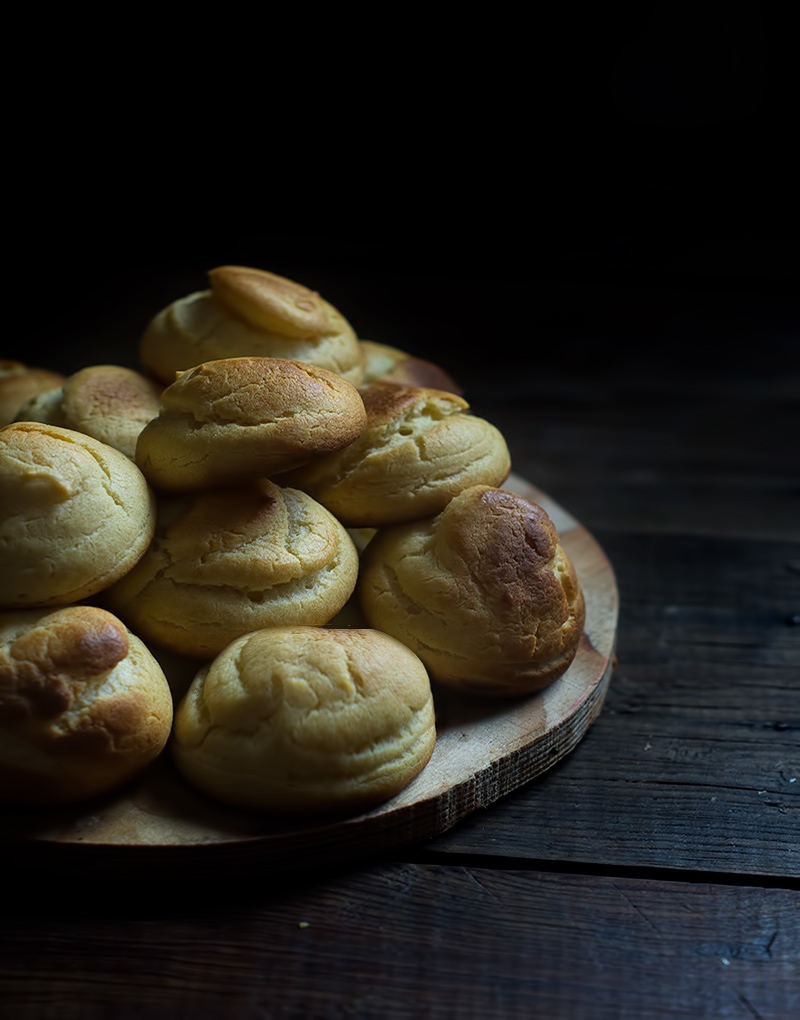 Profiteroles con crema de avellanas y chocolate | RÚSTICA