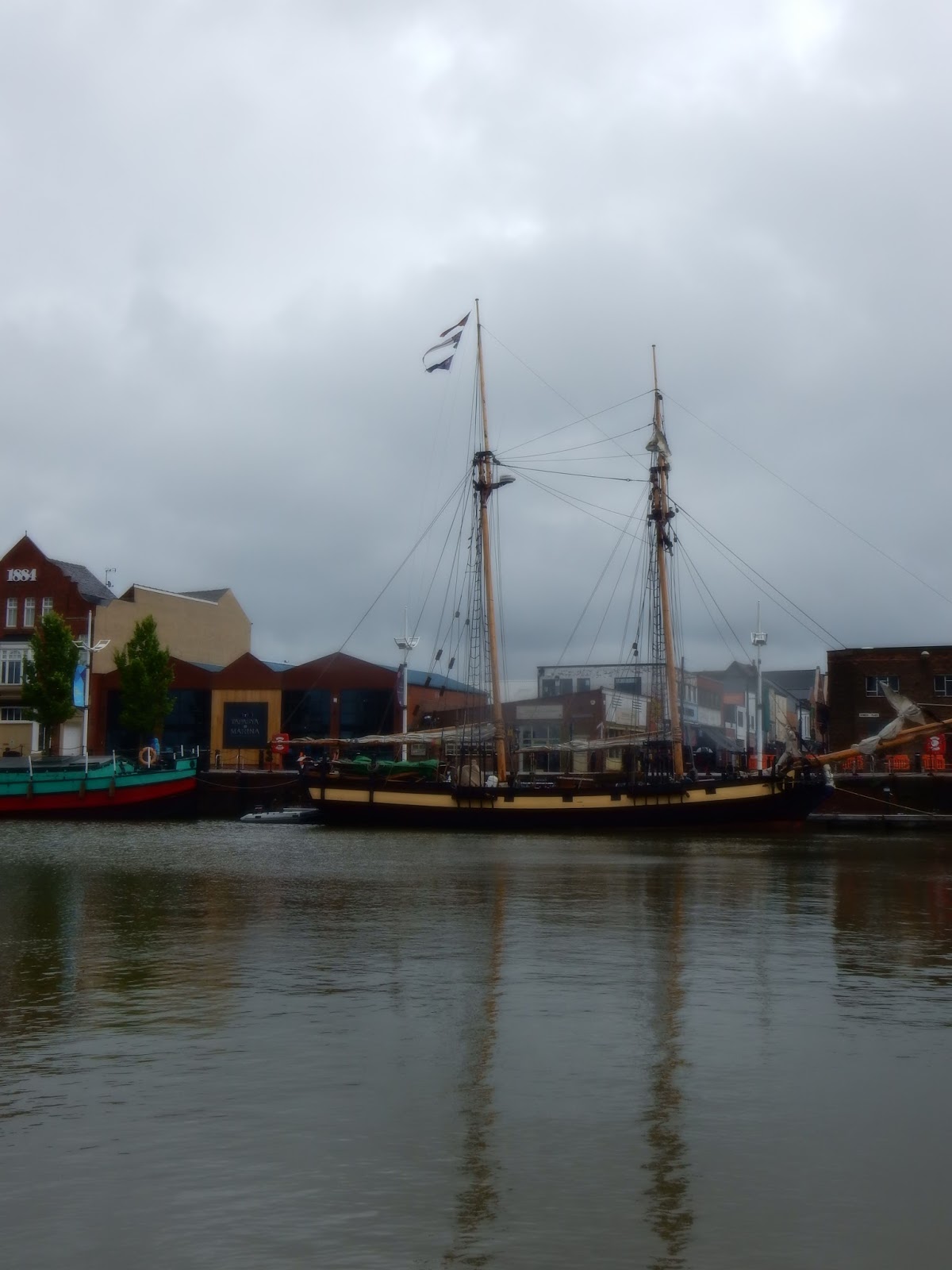 NB Holderness: Having a look round Hull (a very small part of it)