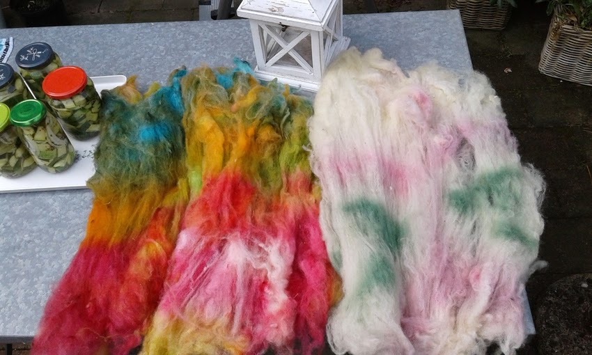 marleen quilts & crafts: wol verven met eierverf en de zon