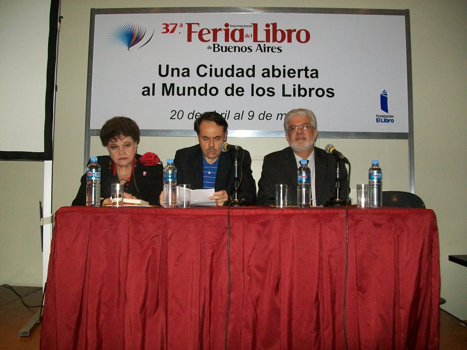 Poeta. Entre dos siglos: Manuel del Cabral, el poeta dominicano que ...