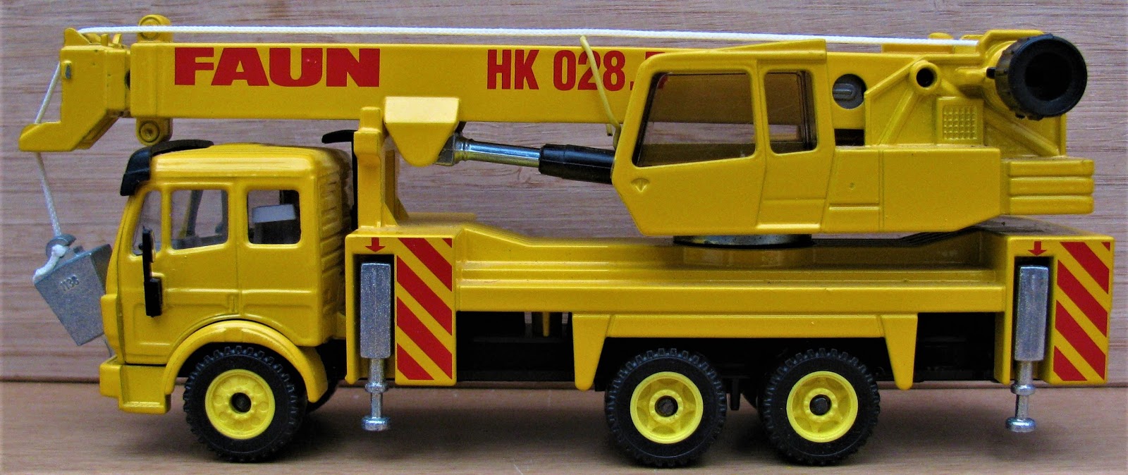 Siku Fotoblog.: Siku 3723 Mercedes Faun Teleskop-Autokran/Telescopic Crane.