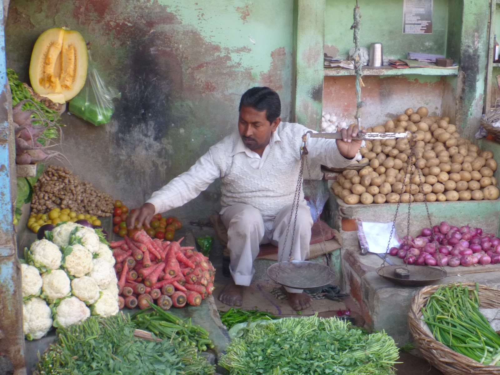 Karma Complices: On the way to Taj Mahal