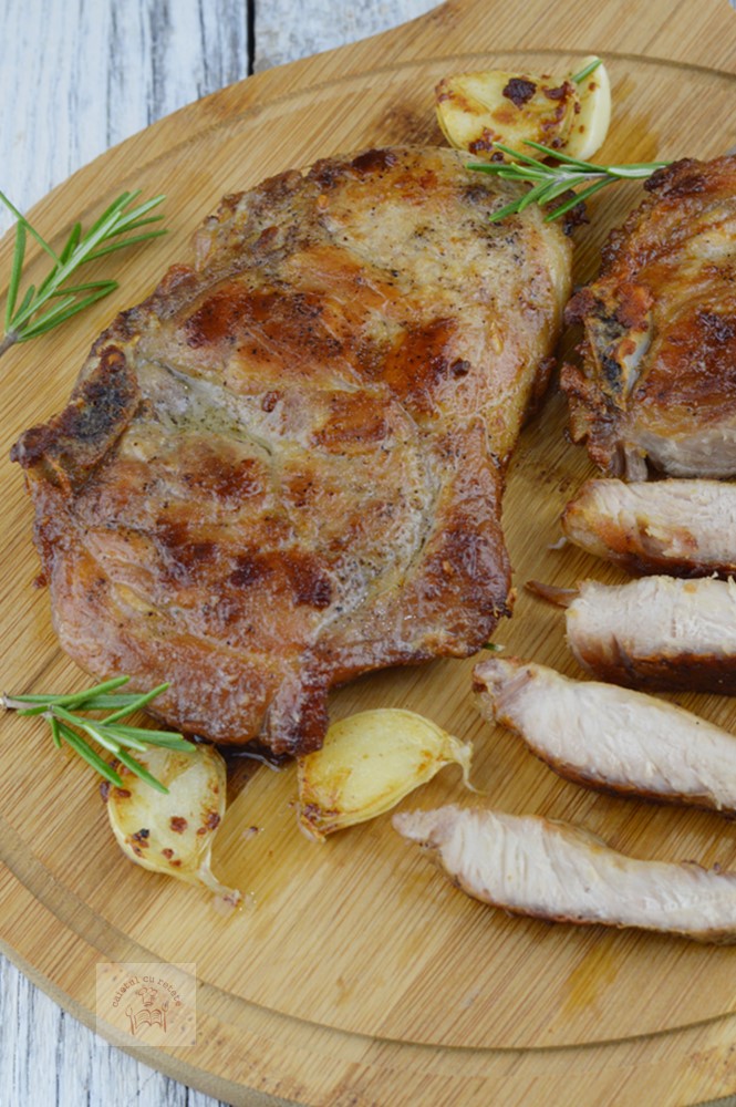 Cotlet de porc cu os, la tigaie - CAIETUL CU RETETE