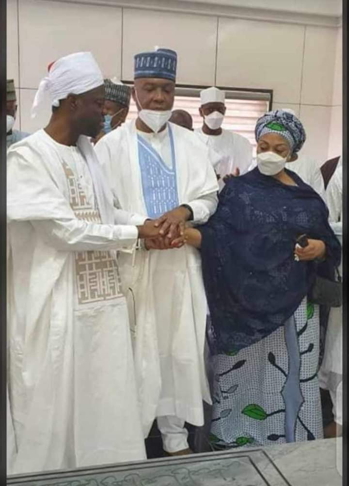 Picture : Bukola Saraki, Gbemi Saraki Reconciles | CKN News