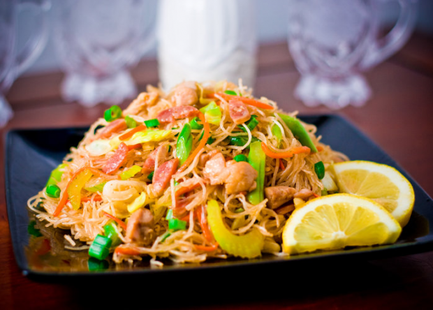 Authentic Pilipino cuisine straight from Rosalina's Kitchen: Pancit Palabok