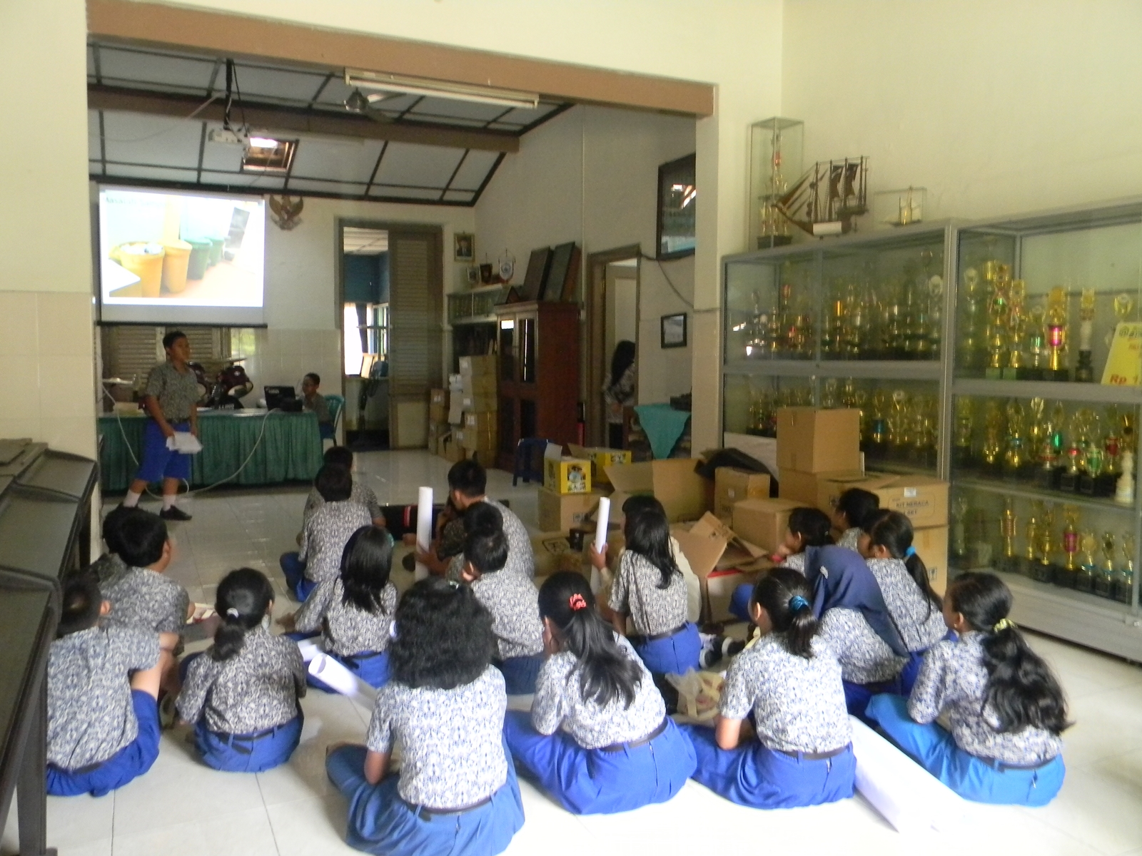 Drama Pemakaian Aula di Sekolah