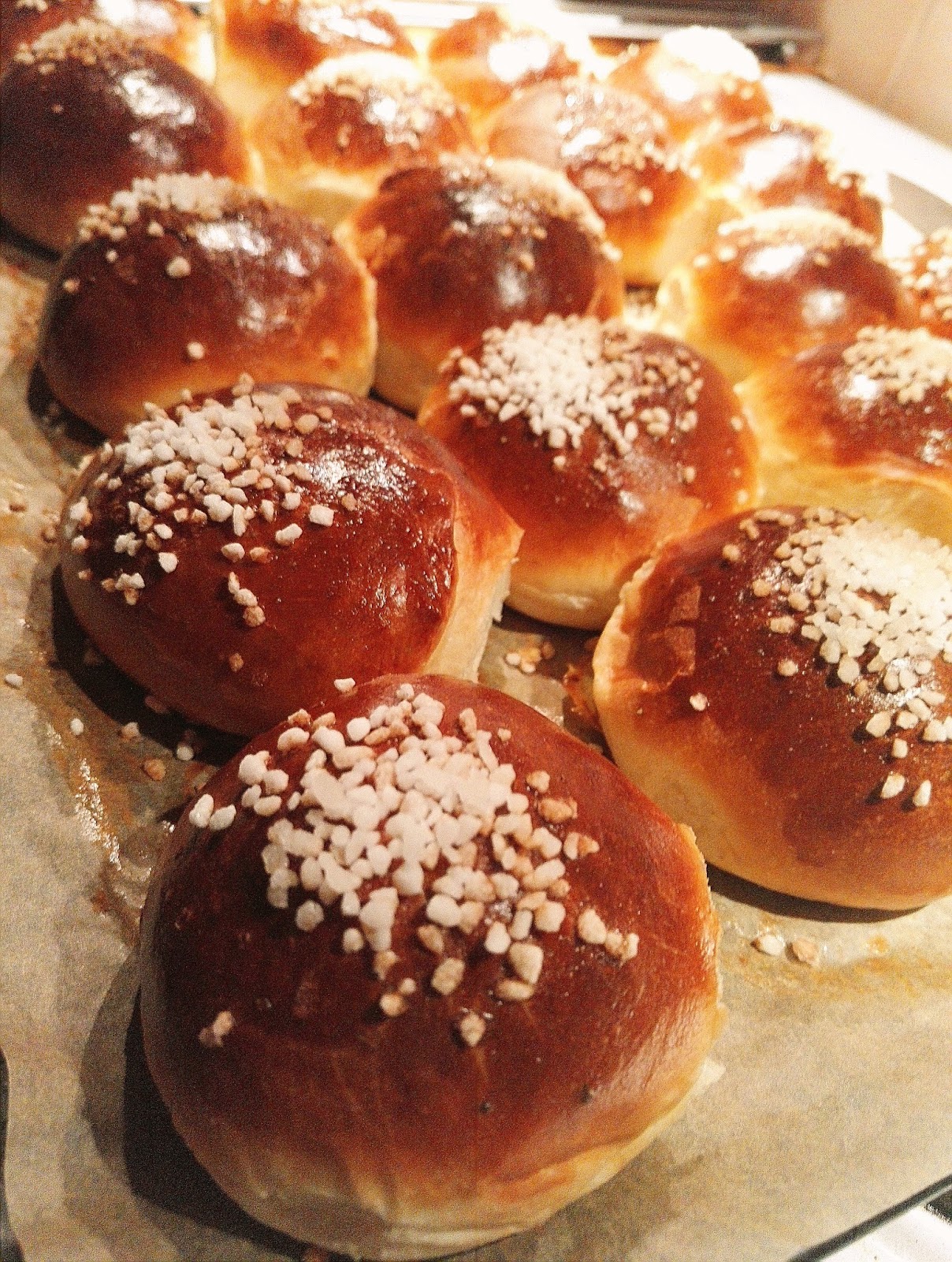 Leipäkoneen onnellinen elämä!: Pullataikina leipäkoneella