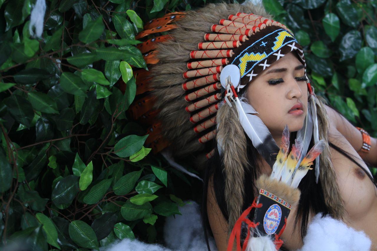 Biodata Vonez Yosenda, Jadi Model Atas Izin Suami | Kumpulan Foto Model ...