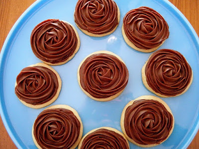 Chocolate Fudge Cookies - OMGICANCOOK