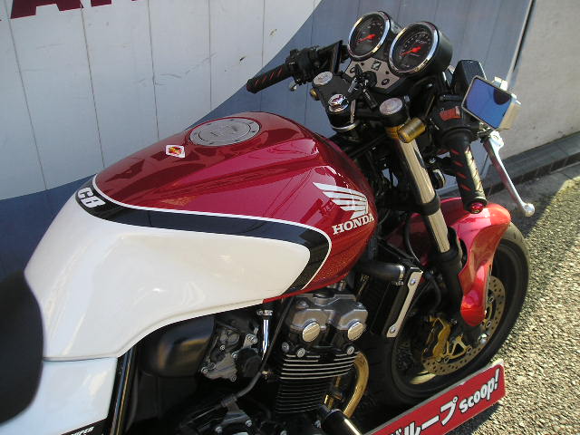 SOX中野店スタッフブログ: ホンダ CB400SF V2 セパハン&バックステップ 入荷！！