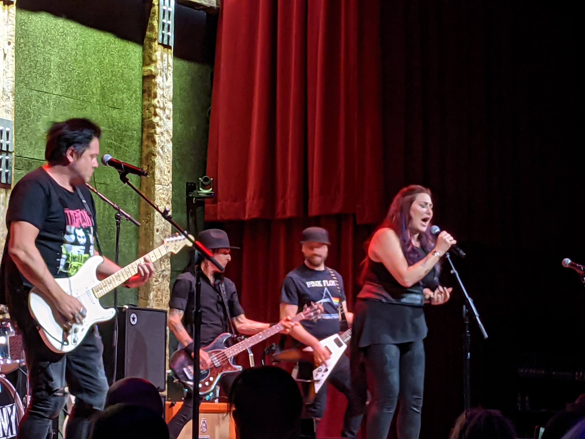 Tiffany: Shadows Tour