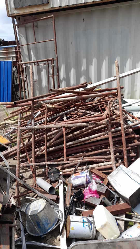 lori besi buruk johor bahru