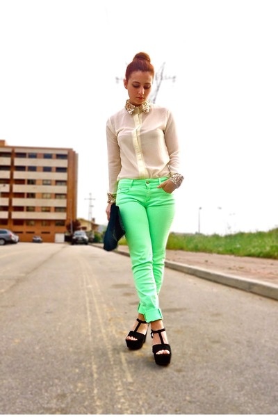 The Outfitters: Neon Pants