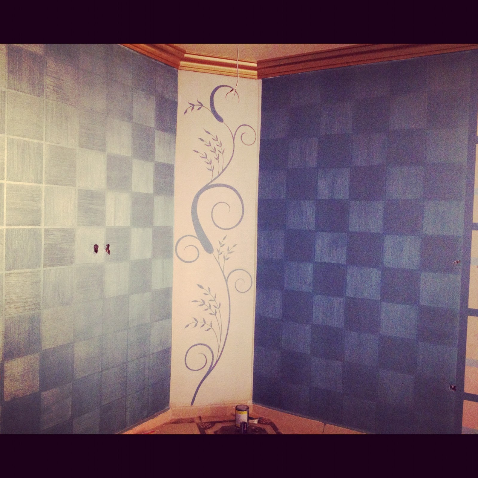 Wall Design Ideas: Stencil and hand painted wall