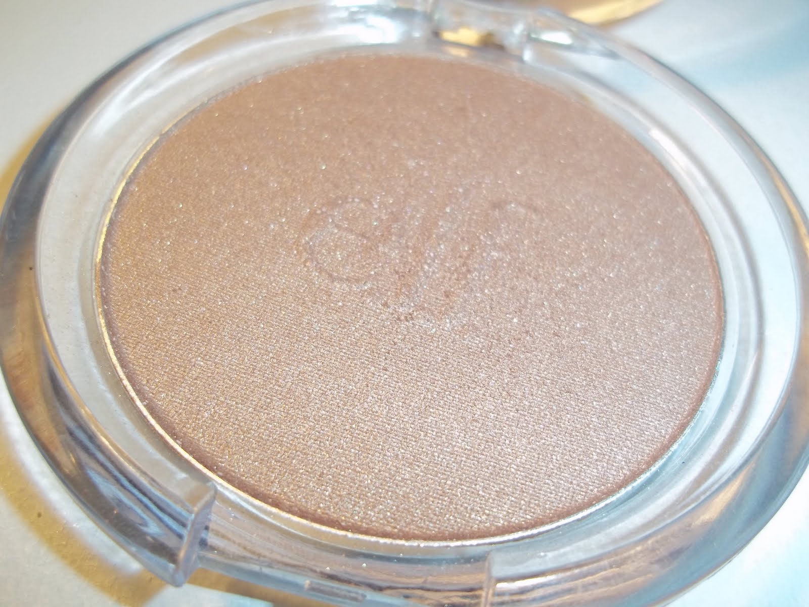Mara's Choice: Review: Elf Healthy Glow Bronzing Powder