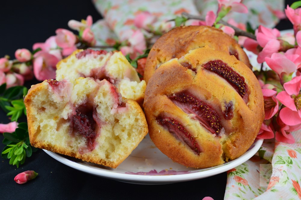 Briose cu capsuni - CAIETUL CU RETETE