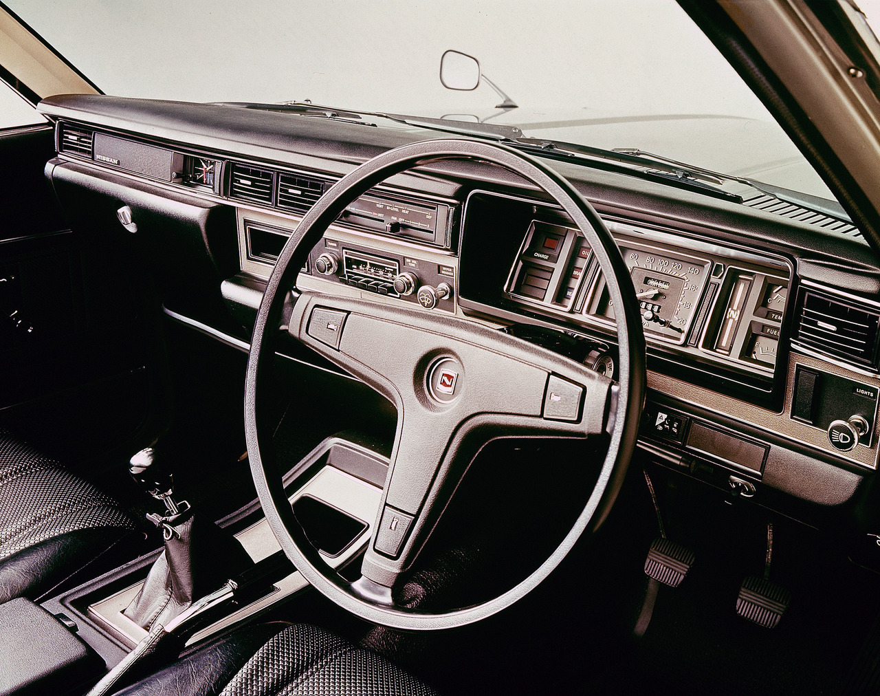 Nissan Clube: Nissan Cedric 2000 Deluxe 330 Series Van, 1975