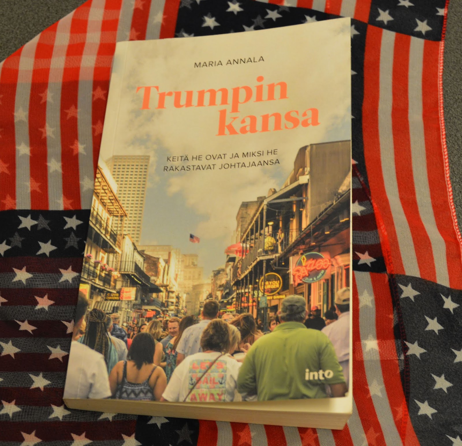 Kirjojen kuisketta: Maria Annala: Trumpin kansa