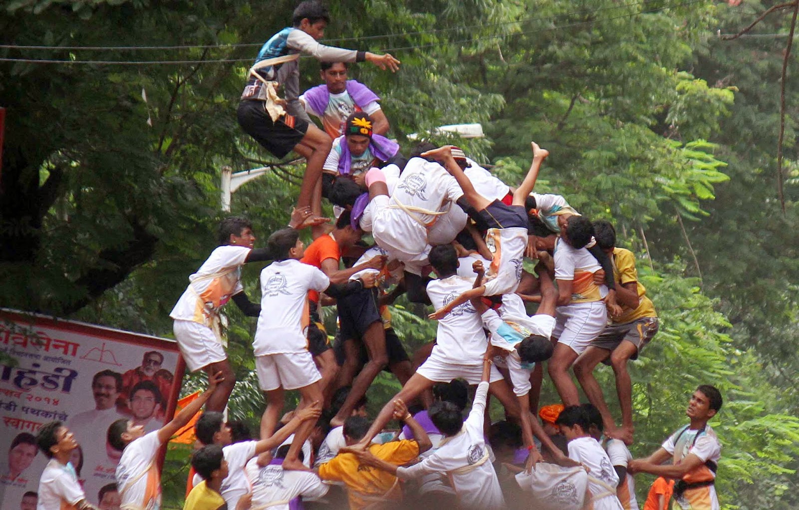 Photo features: When Human Pyramids Collapse