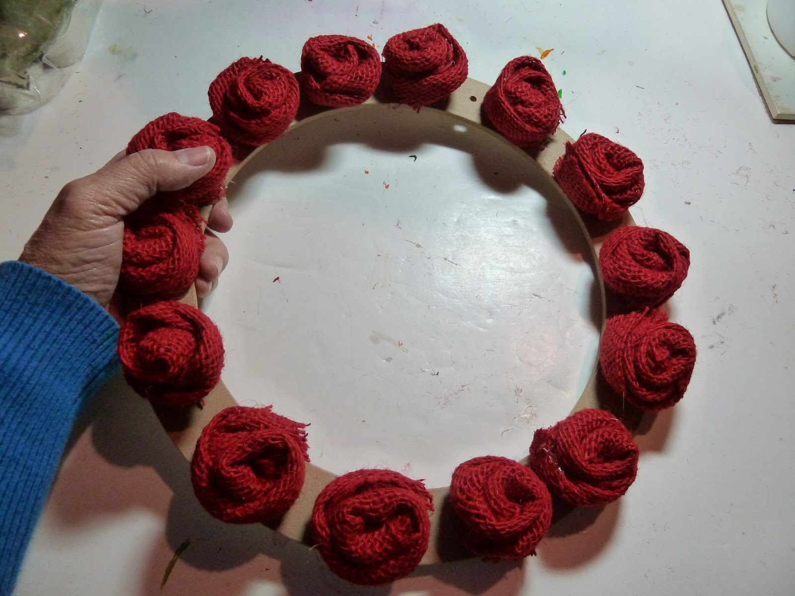 Make it easy crafts: Burlap Rosebud Valentine Wreath Tutorial